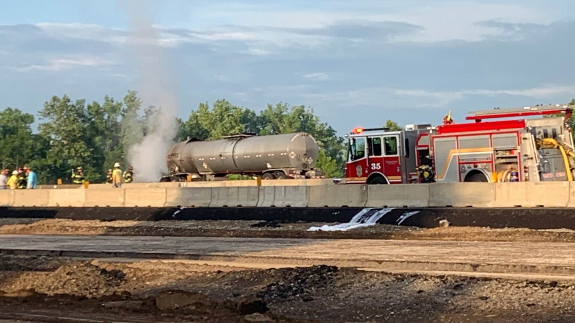 Tanker fire shuts down S.R. 37 on south side of Indianapolis | wthr.com