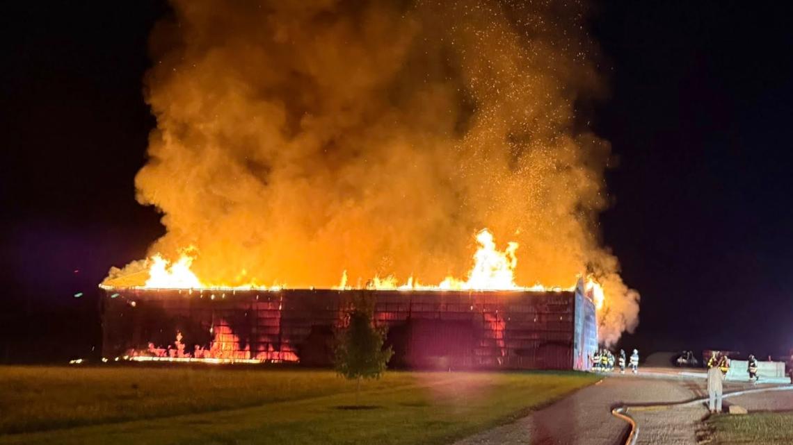 Firefighter suffers minor injury in large barn fire in Morgan County ...