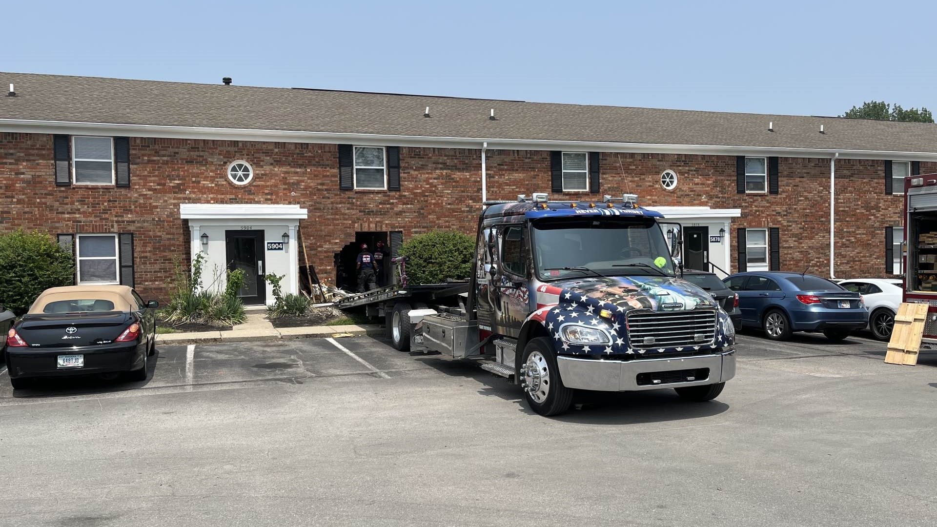 Car crashes into building on Indy's west side | wthr.com