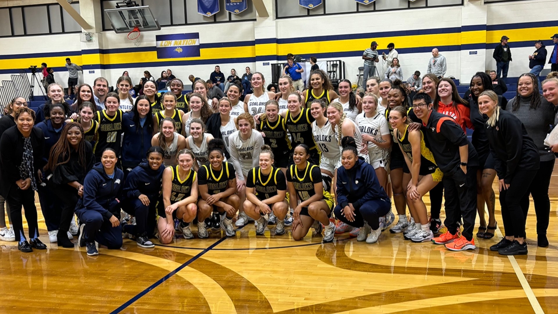 Anderson women's basketball team comes together after theft | wthr.com