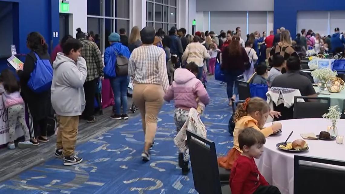 Indianapolis Colts center Ryan Kelly hosts community baby shower | wthr.com