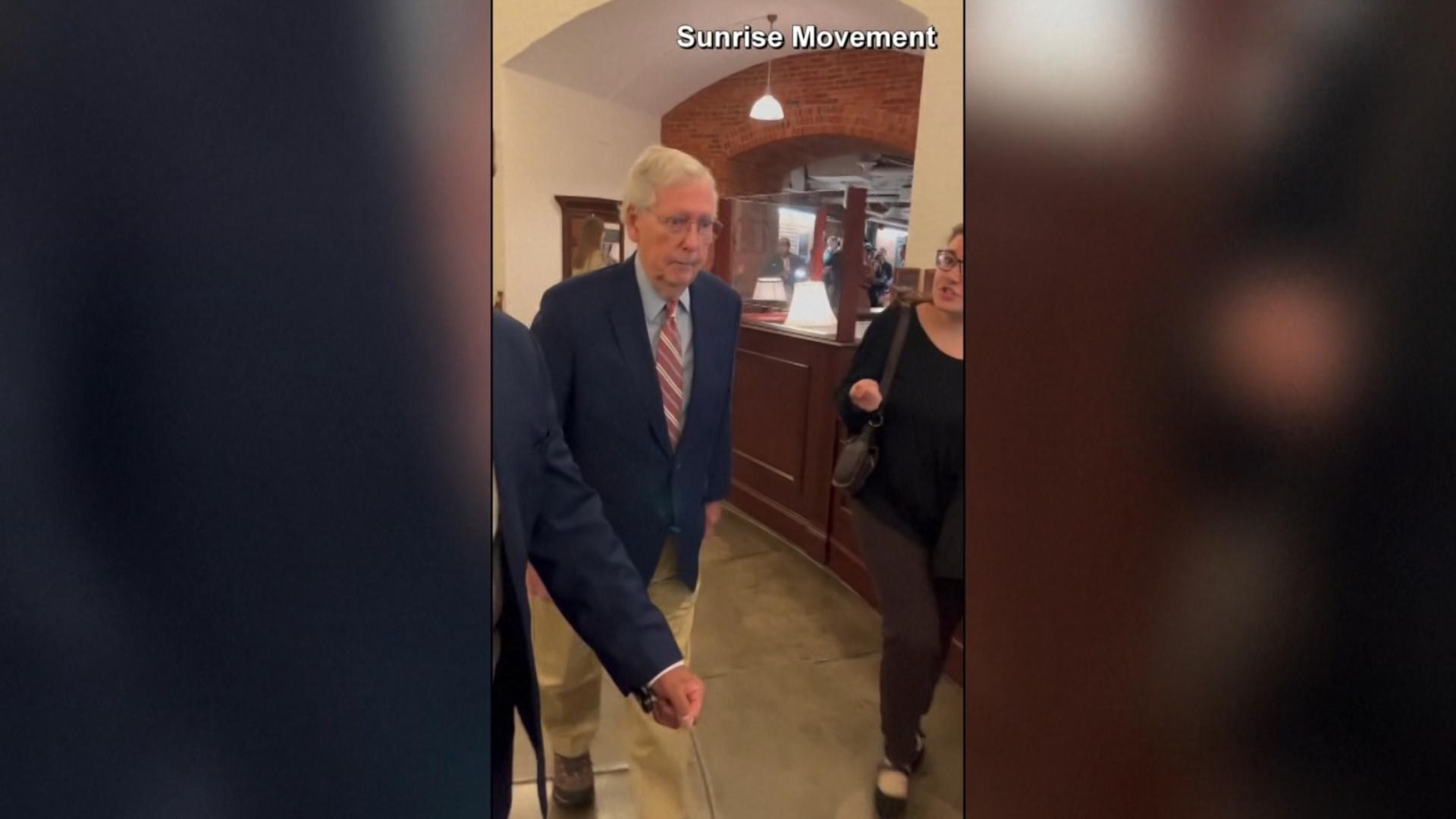 Sen. Mitch McConnell falls in Capitol hallway while questioned about ...