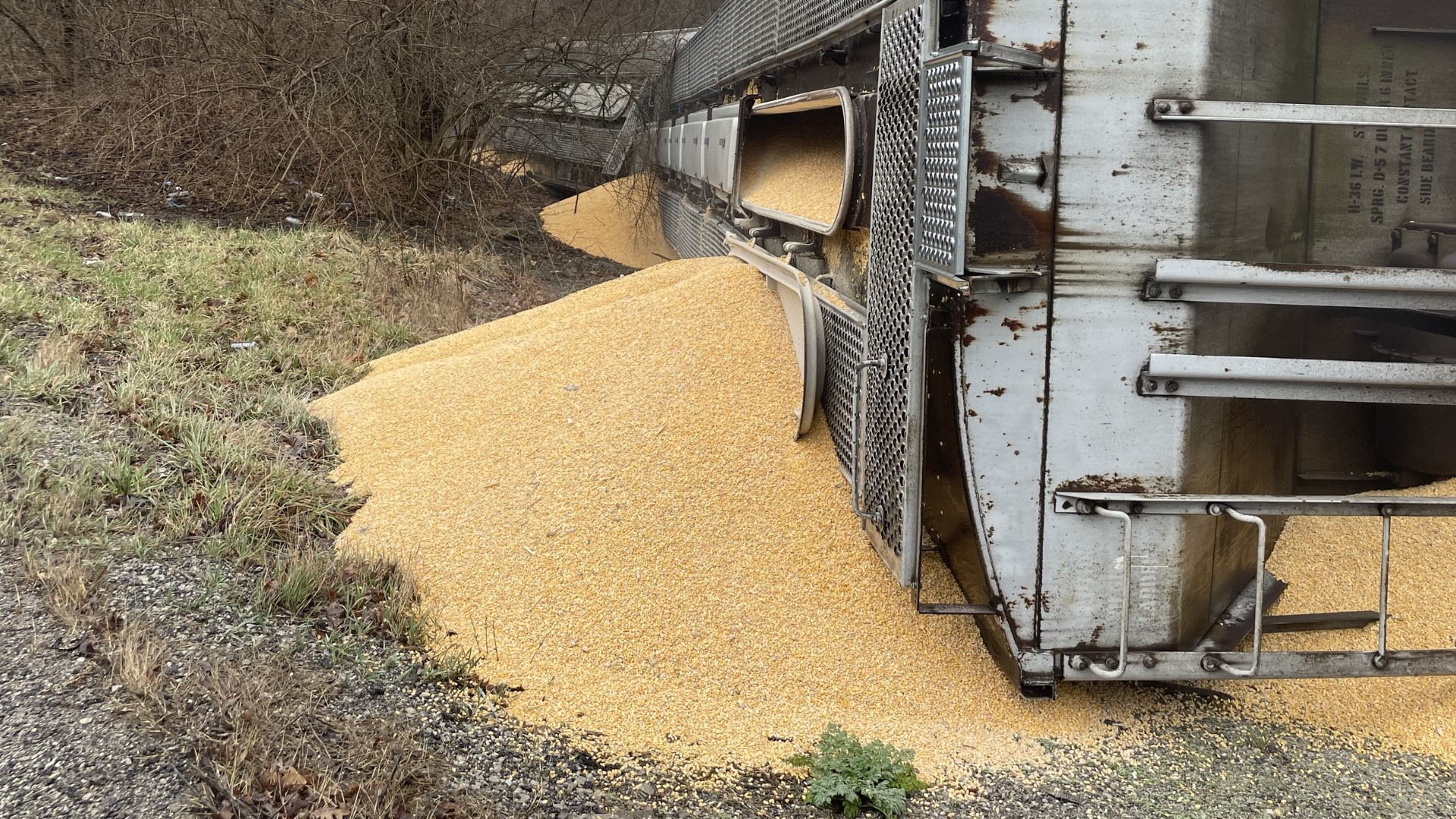 Corn spilled, traffic stalled in train derailment | wthr.com