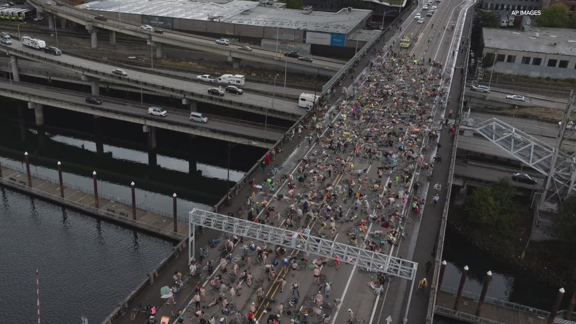 Naked bike riders demonstrate against federal troops in ...