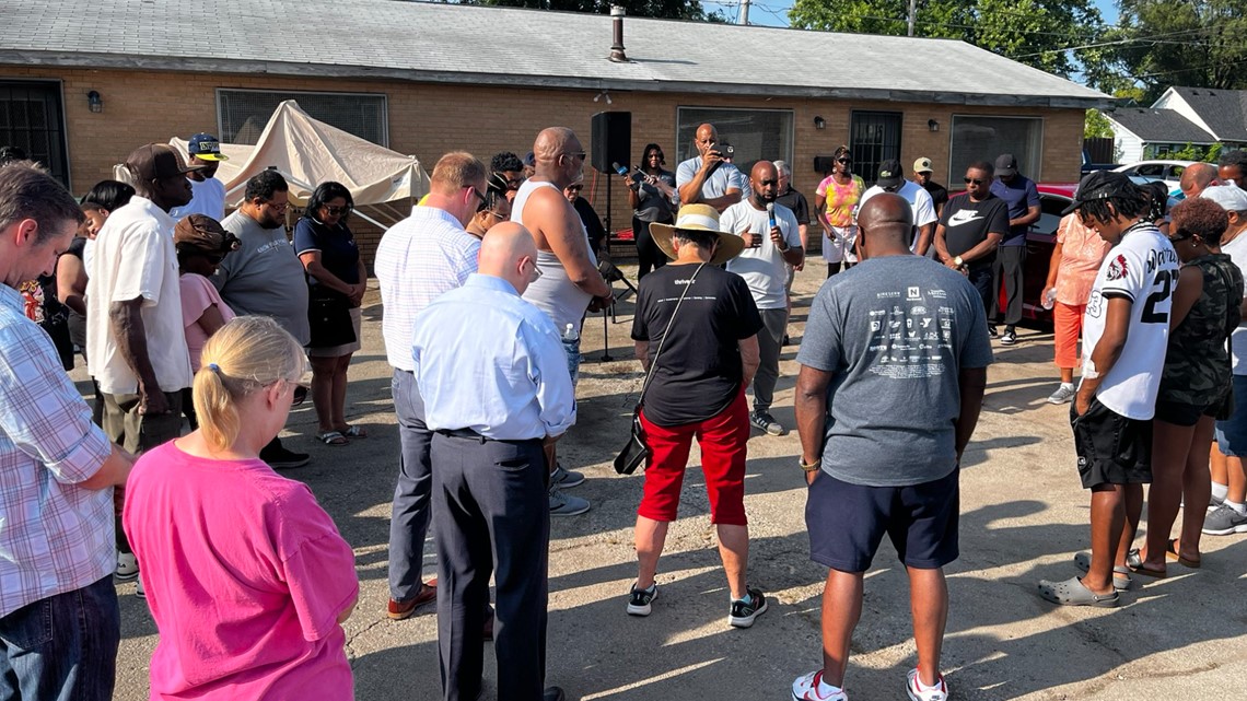 Muncie community holds vigil day after deadly mass shooting | wthr.com