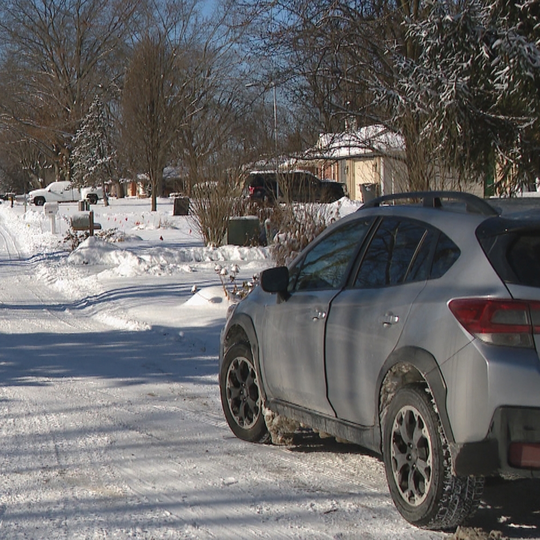 West Indianapolis neighbor pays for private plow as crews battle ...
