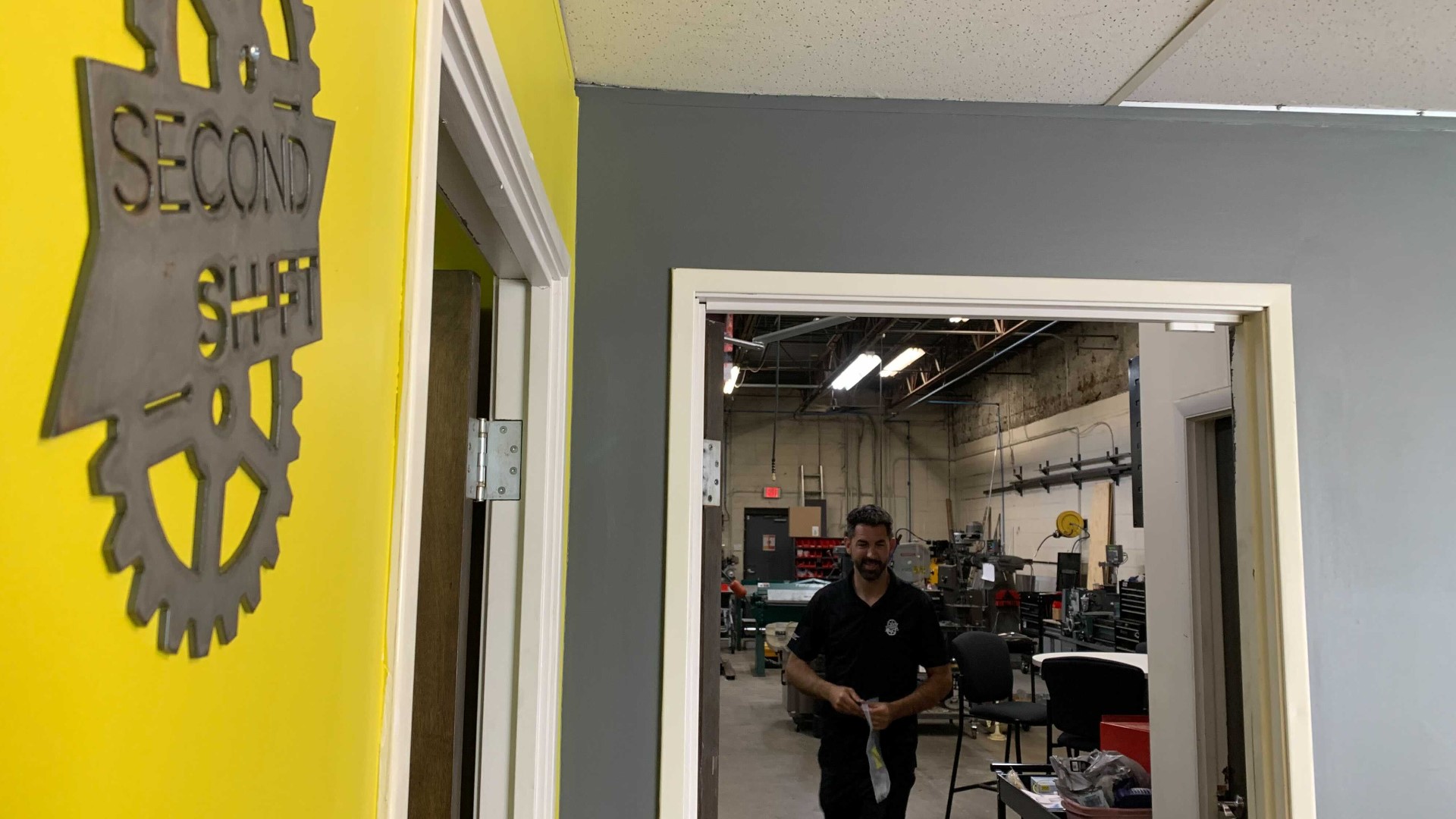 IndyCar mechanic who creates art for fans opens brick and mortar ...