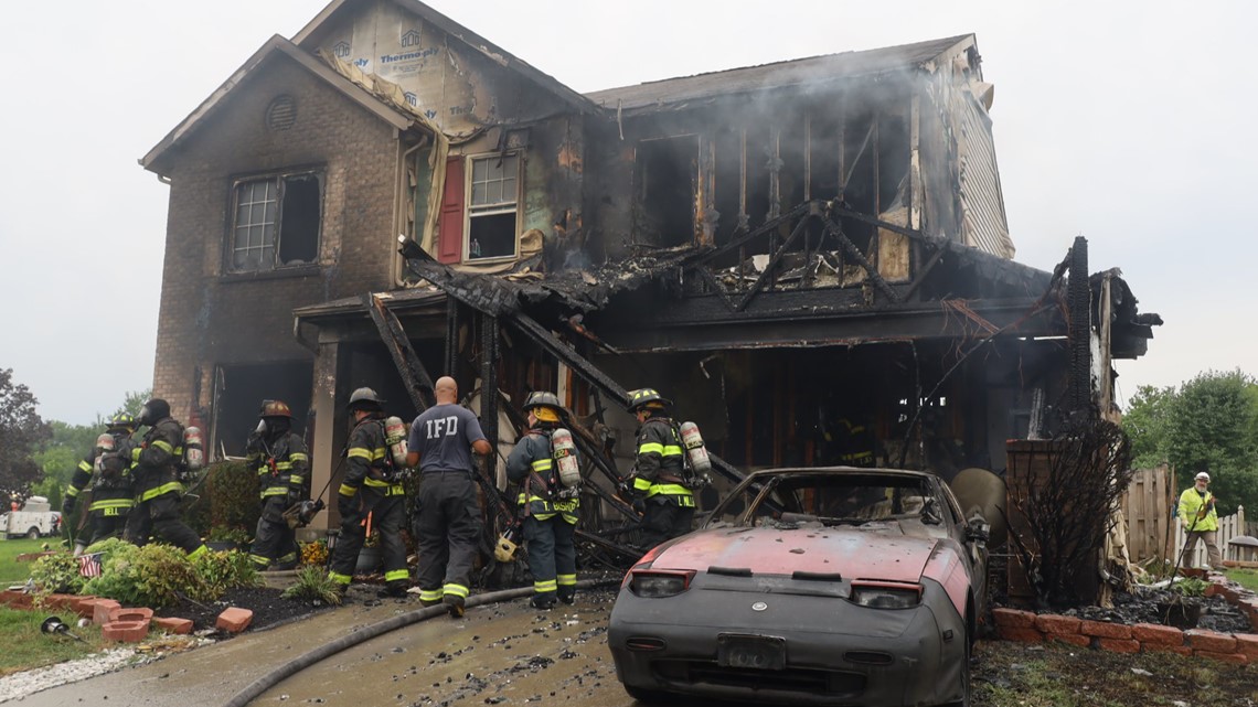 GALLERY: Firefighters extinguish large north side house fire | wthr.com