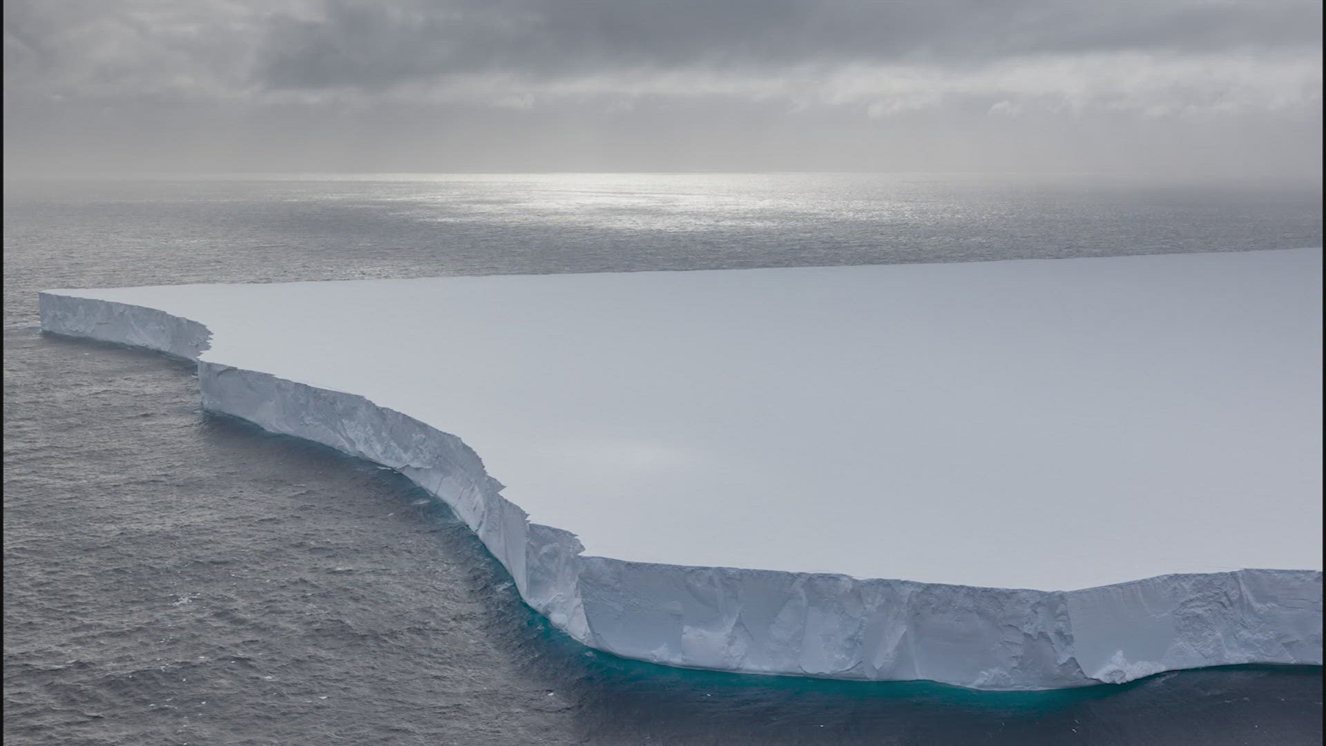 World's largest iceberg is now in pieces | wthr.com