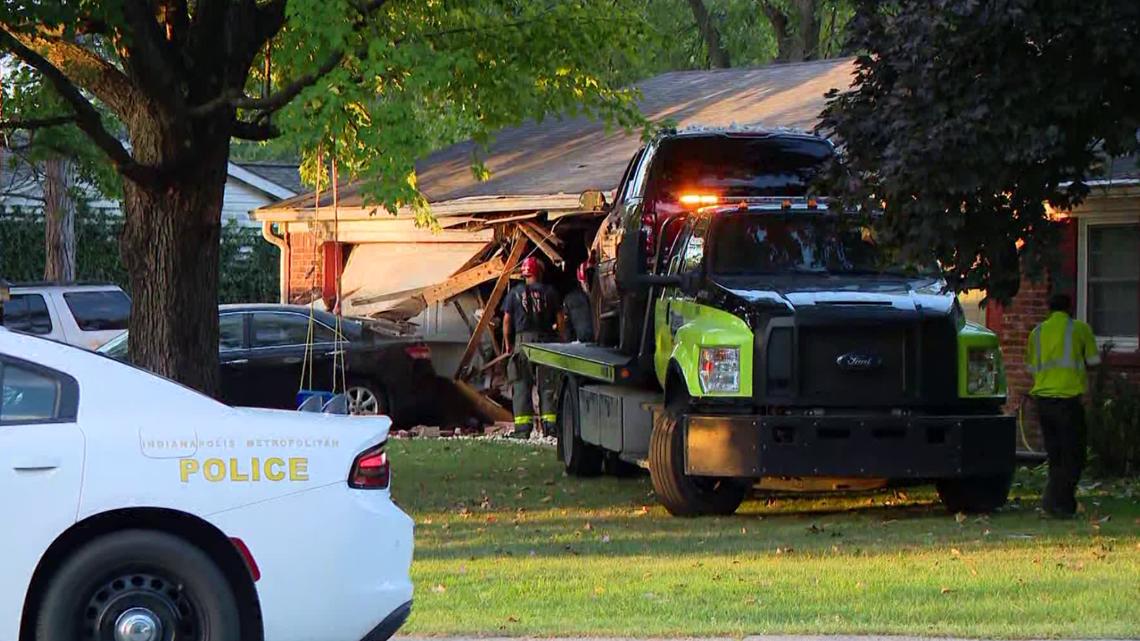 Man dies after SUV crash on Indy's north side | wthr.com