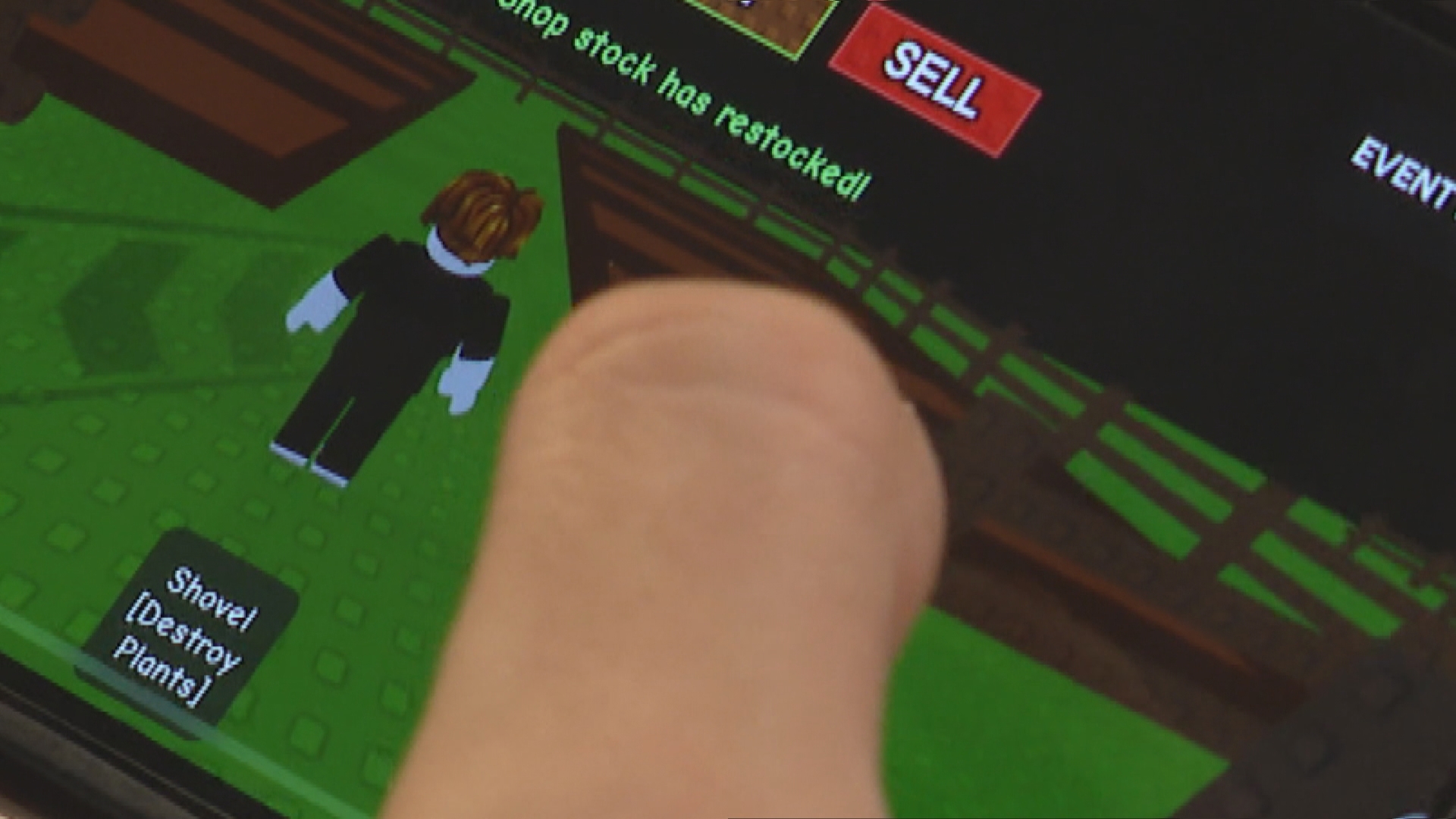 Roblox faces lawsuit after 10-year-old Johnson County girl targeted by ...