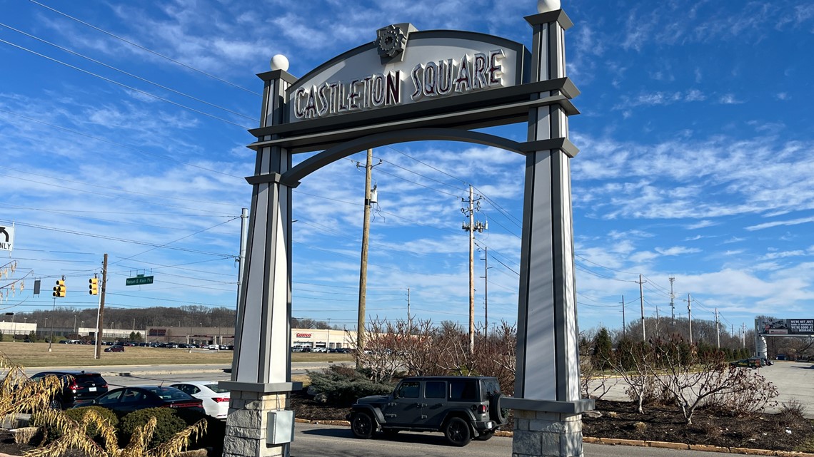 Young men arrested with machine guns at Castleton Square Mall | wthr.com