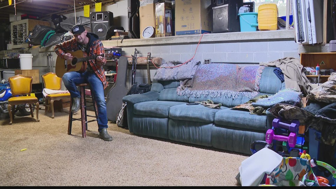 The 'Redneck of the Woods' takes down largest buck ever with crossbow ...