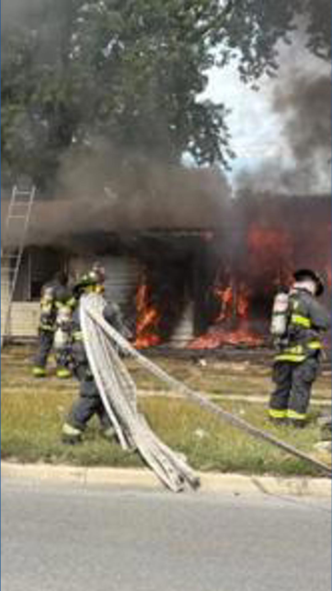 Family of 8 displaced, 2 cats die in west Indy house fire | wthr.com