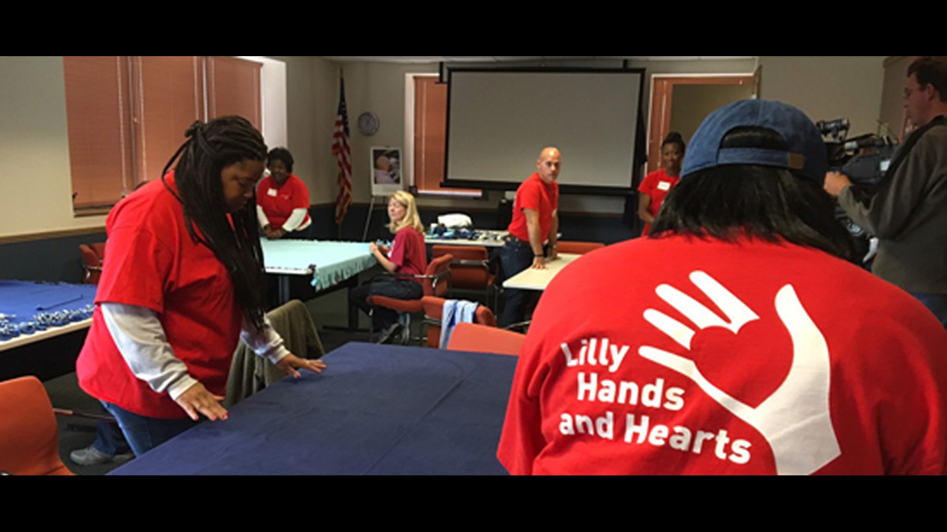 PHOTOS: Lilly employees fan out over Indy for Day of Service | wthr.com