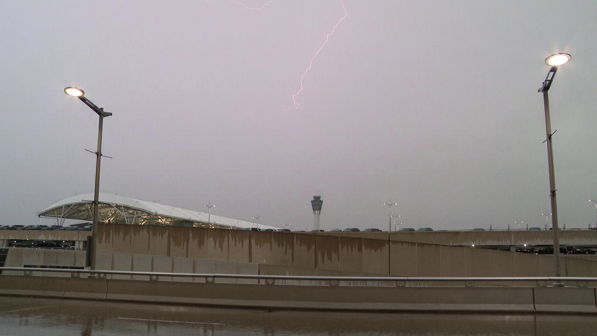 Sunday's severe weather delays hundreds of flights at IND | wthr.com