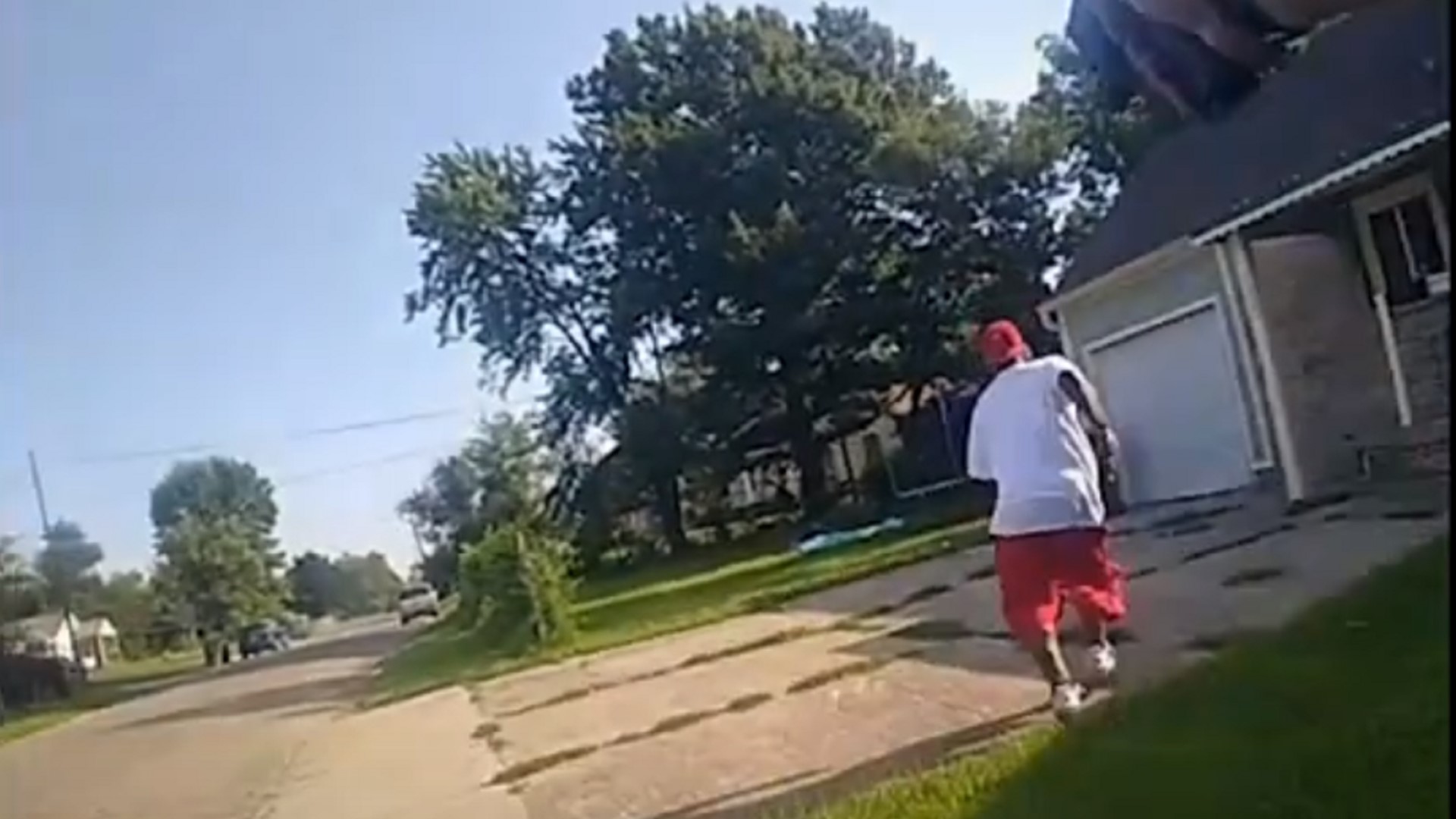 Graphic: IMPD body cam video shows officer fatally shoot man in back ...