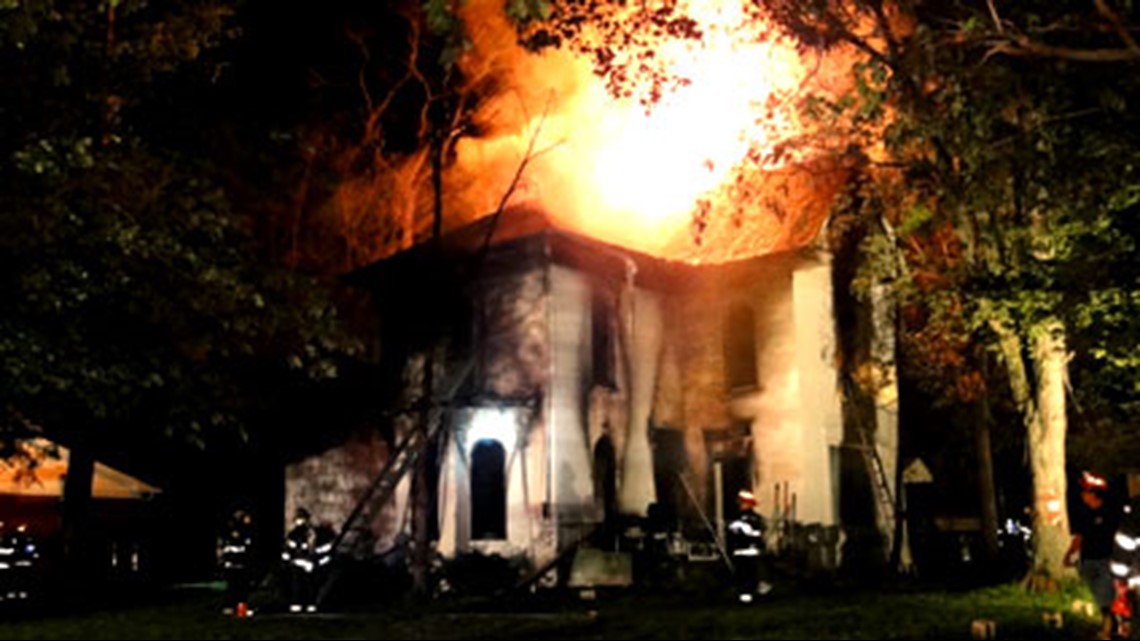 Fire ravages stately Southport apartment house | wthr.com