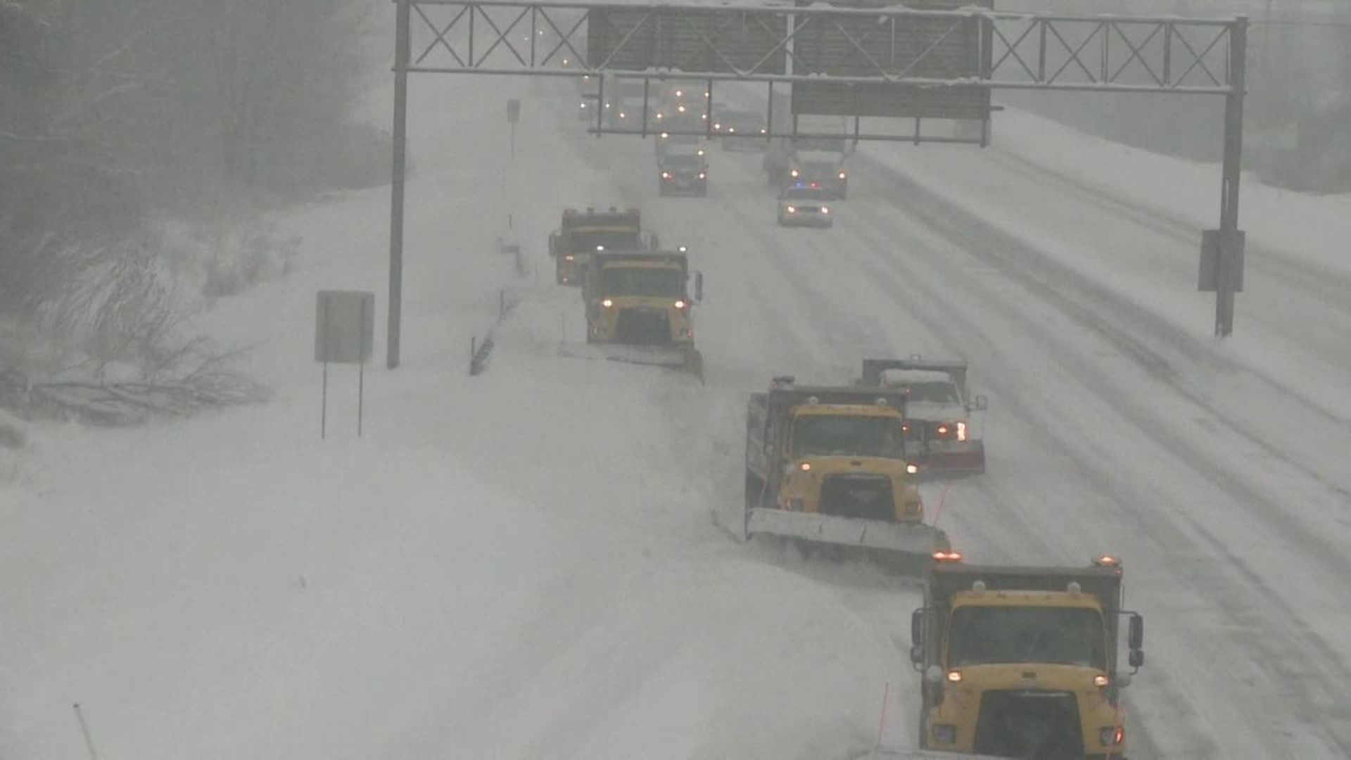 WATCH: INDOT stacks plows 7-deep to move snow near South Bend | wthr.com