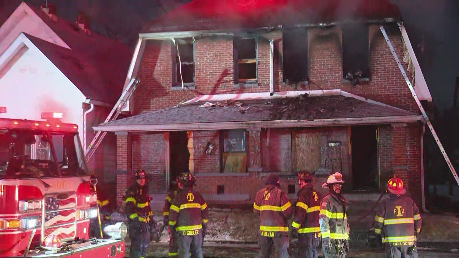 Near south Indy house fire closes Meridian Street Wednesday morning ...