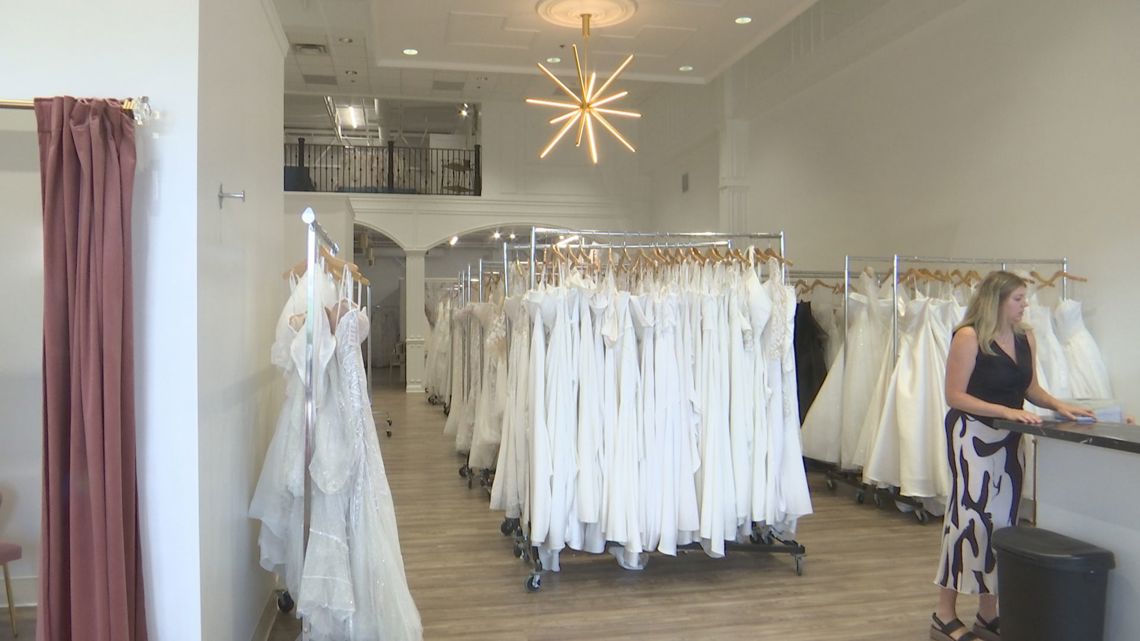 Store seeks to help frantic customers of closed Indy bridal store ...