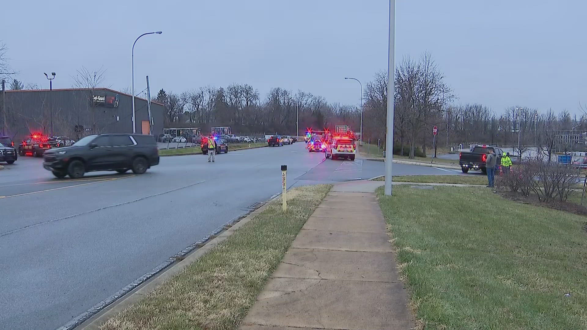 Trooper and suspect killed in a shooting at Delaware DMV | wthr.com