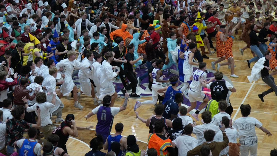 Taylor sets 'Silent Night' scoring record; here's how they broke the ...