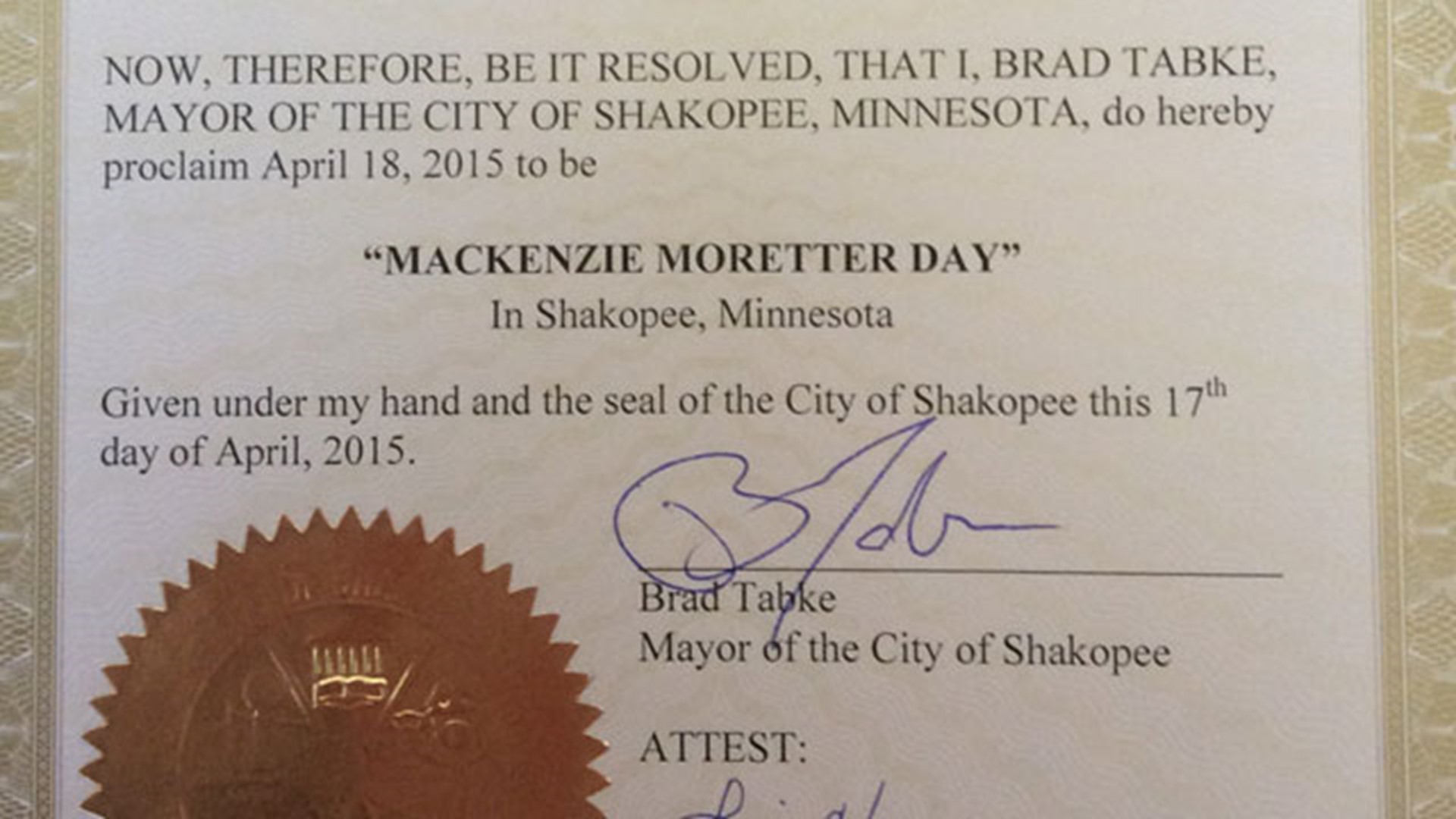 500 people attend girl's birthday party after mom makes Facebook plea ...