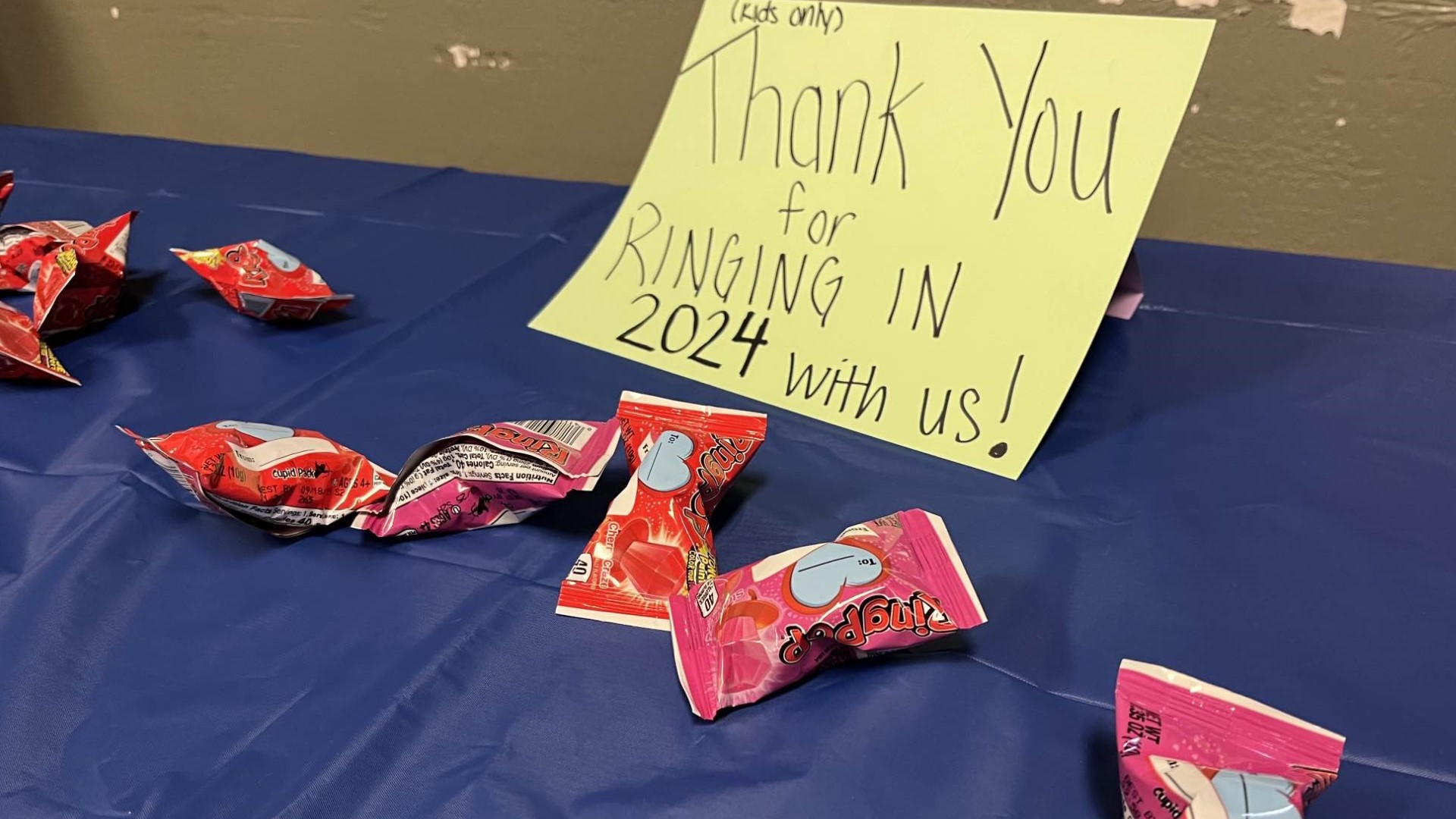 Greater Indianapolis Deaf Club hosts first 'Noon Year's Eve' | wthr.com