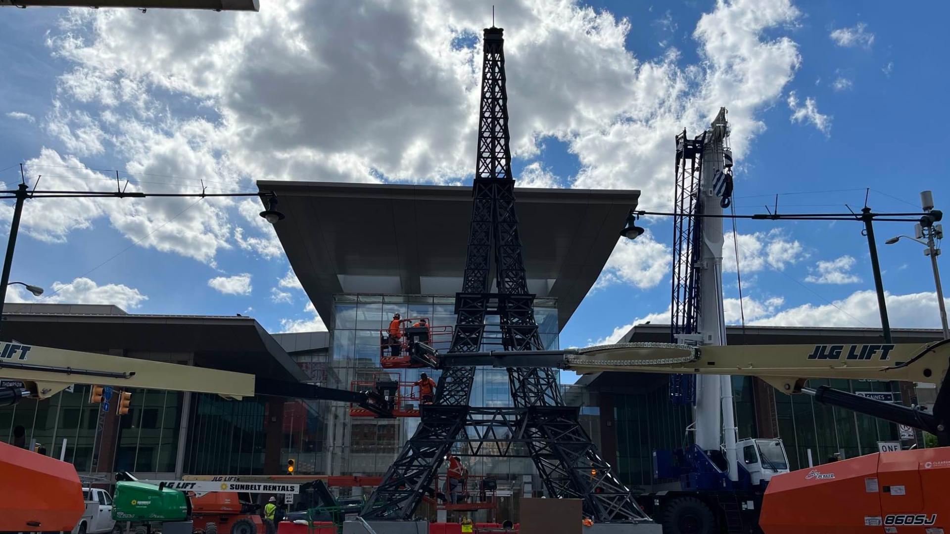 Crews construct replica Eiffel Tower in downtown Indianapolis | wthr.com