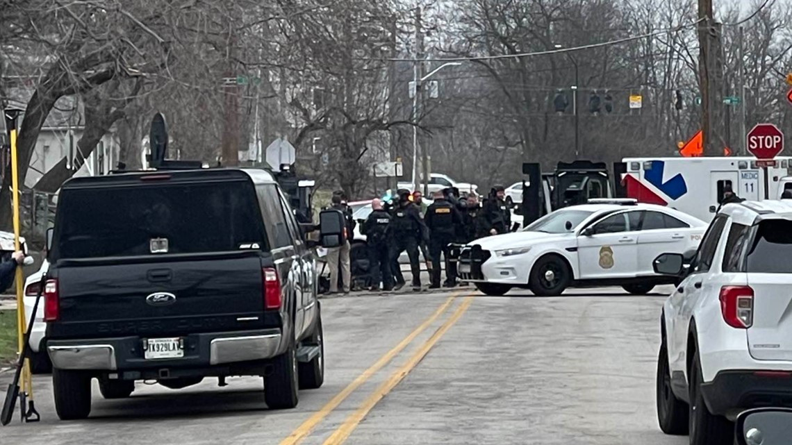 IMPD SWAT teams take barricaded person into custody | wthr.com