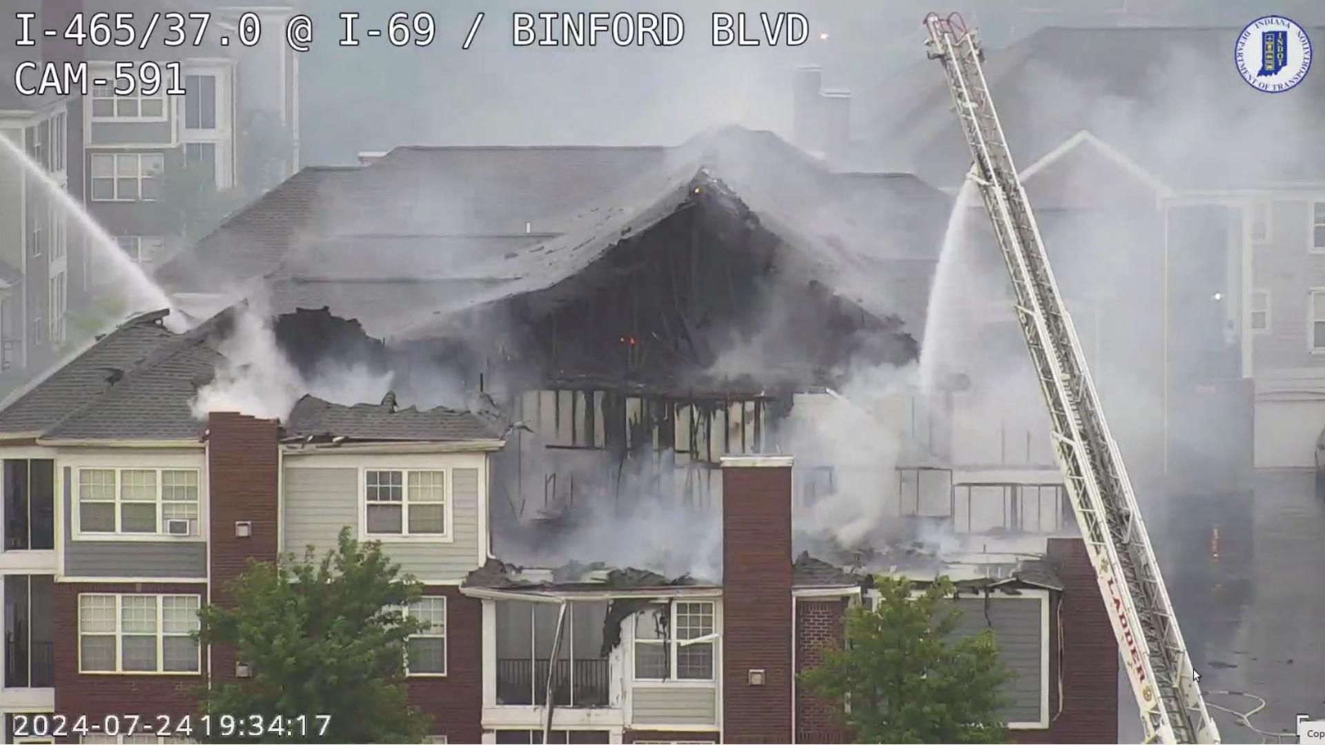Northeast Indianapolis apartment building catches fire | wthr.com
