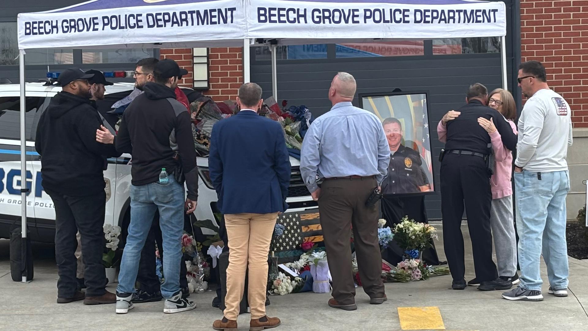Dozens lay tributes at memorial for Beech Grove Ofc. Brian Elliott ...