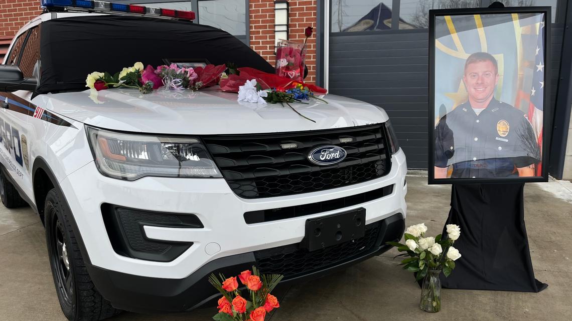 Dozens lay tributes at memorial for Beech Grove Ofc. Brian Elliott ...