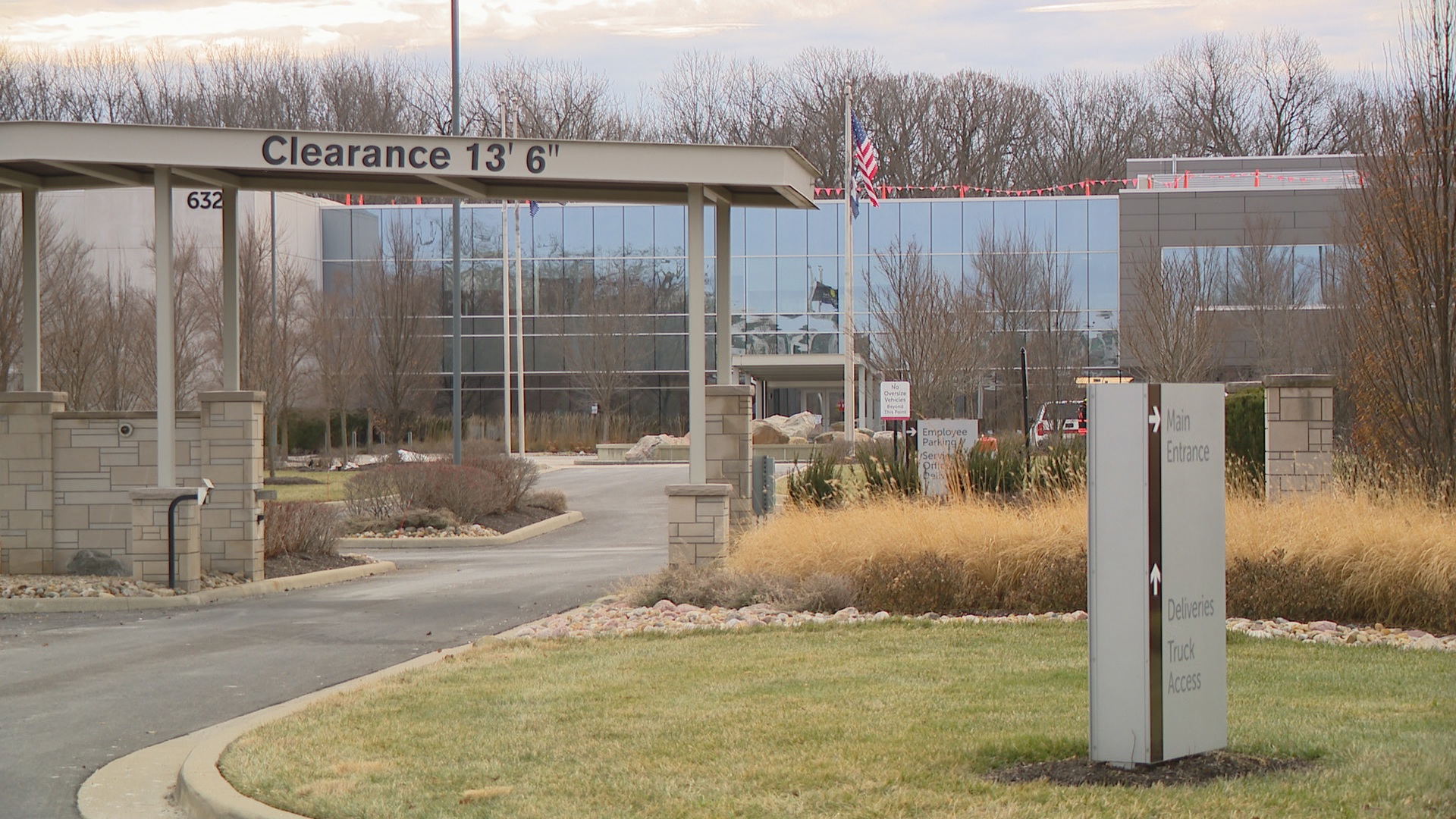 1 employee injured after reported 'explosion' on Indy's northwest side ...