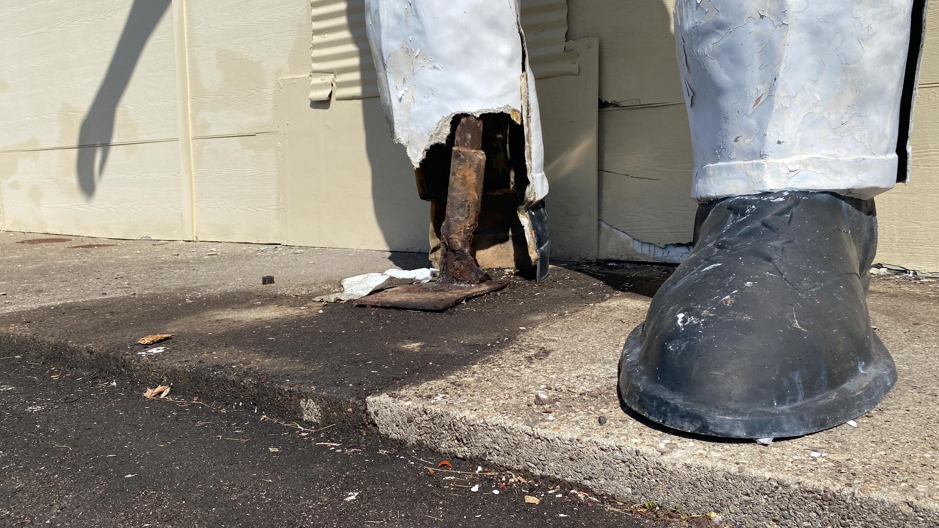 Indy's roadside muffler man 'injured' in hit-and-run | wthr.com