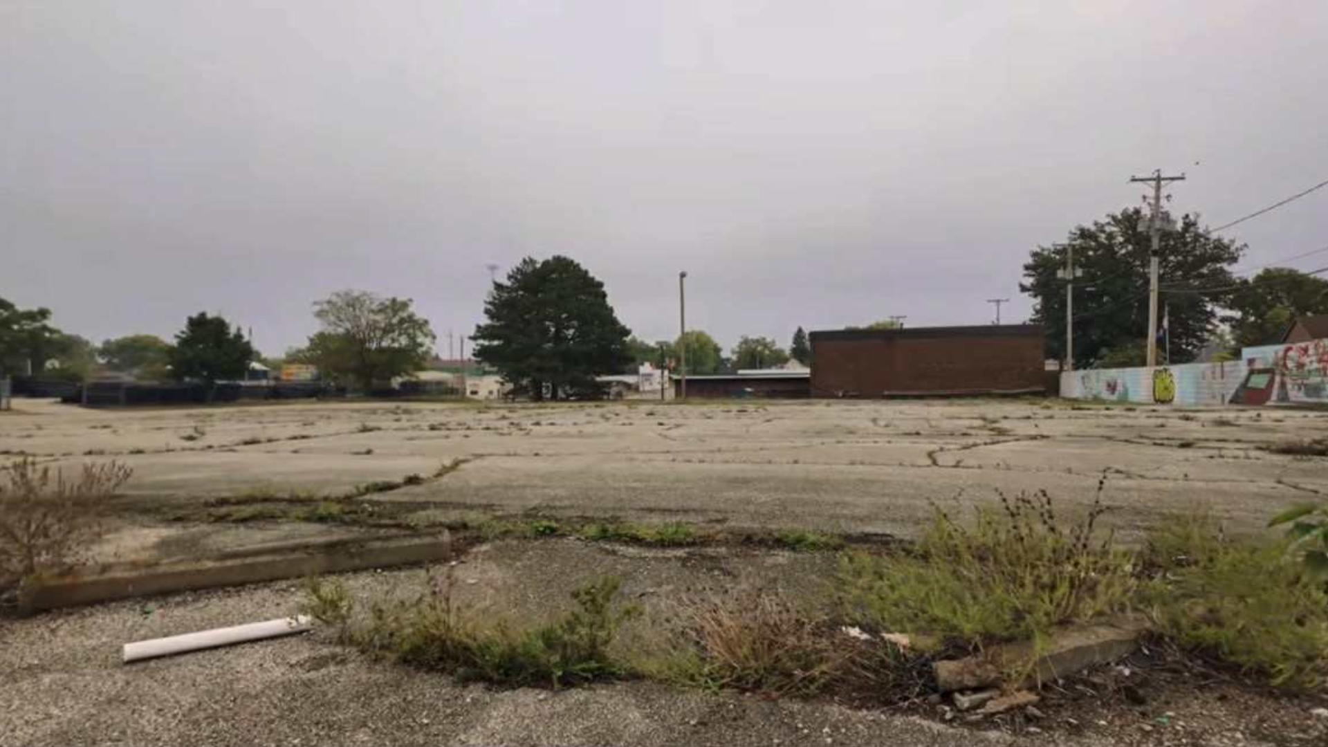 Muncie man fixes up basketball courts in parks to continue father's ...