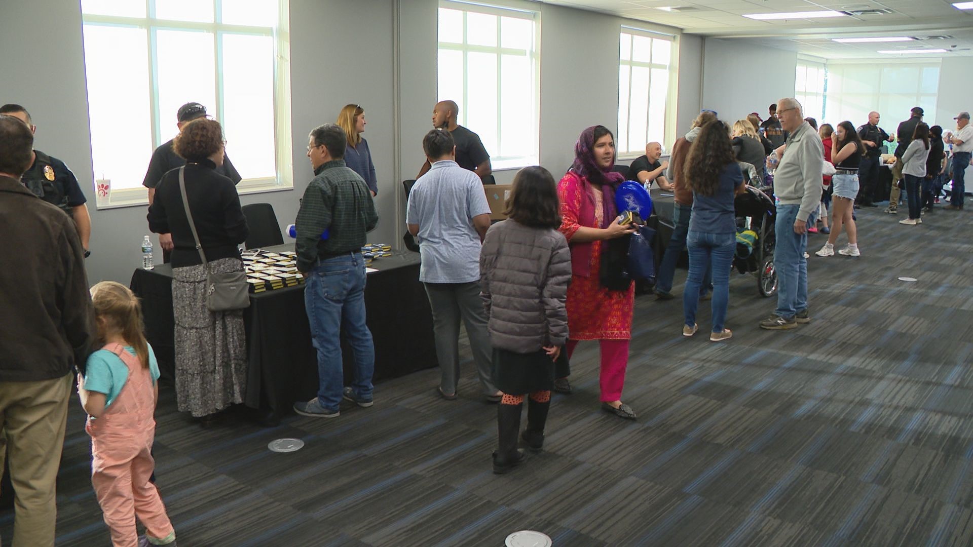 Fishers pay tribute to fallen Elwood officer at community event | wthr.com