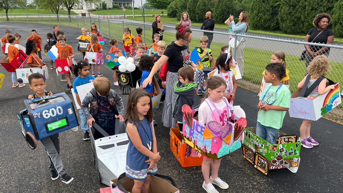 'Kindy 500' starts with parade through McCordsville school | wthr.com