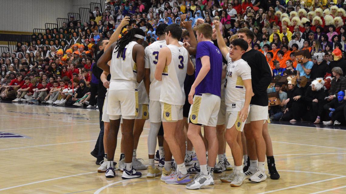 PHOTOS: Taylor University 'Silent Night Game' | wthr.com