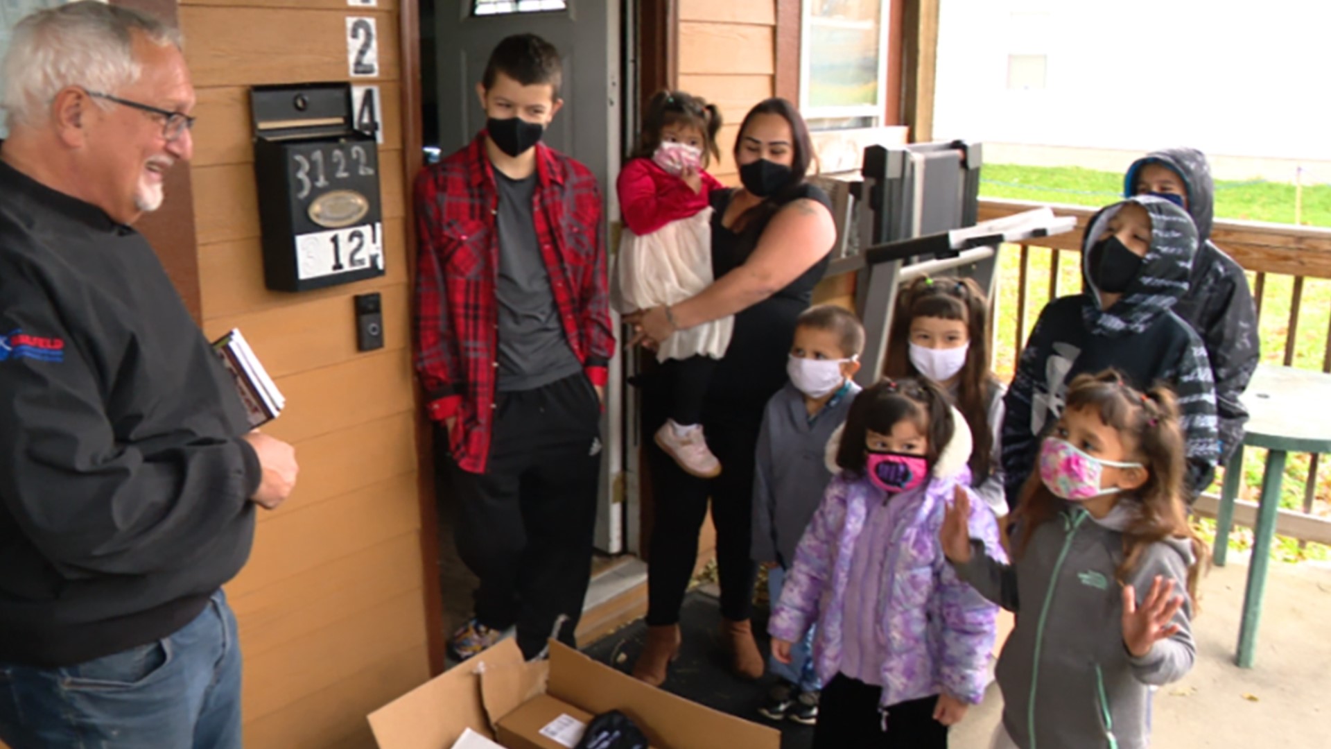 Mozel Sanders Foundation delivers millionth Thanksgiving meal | wthr.com