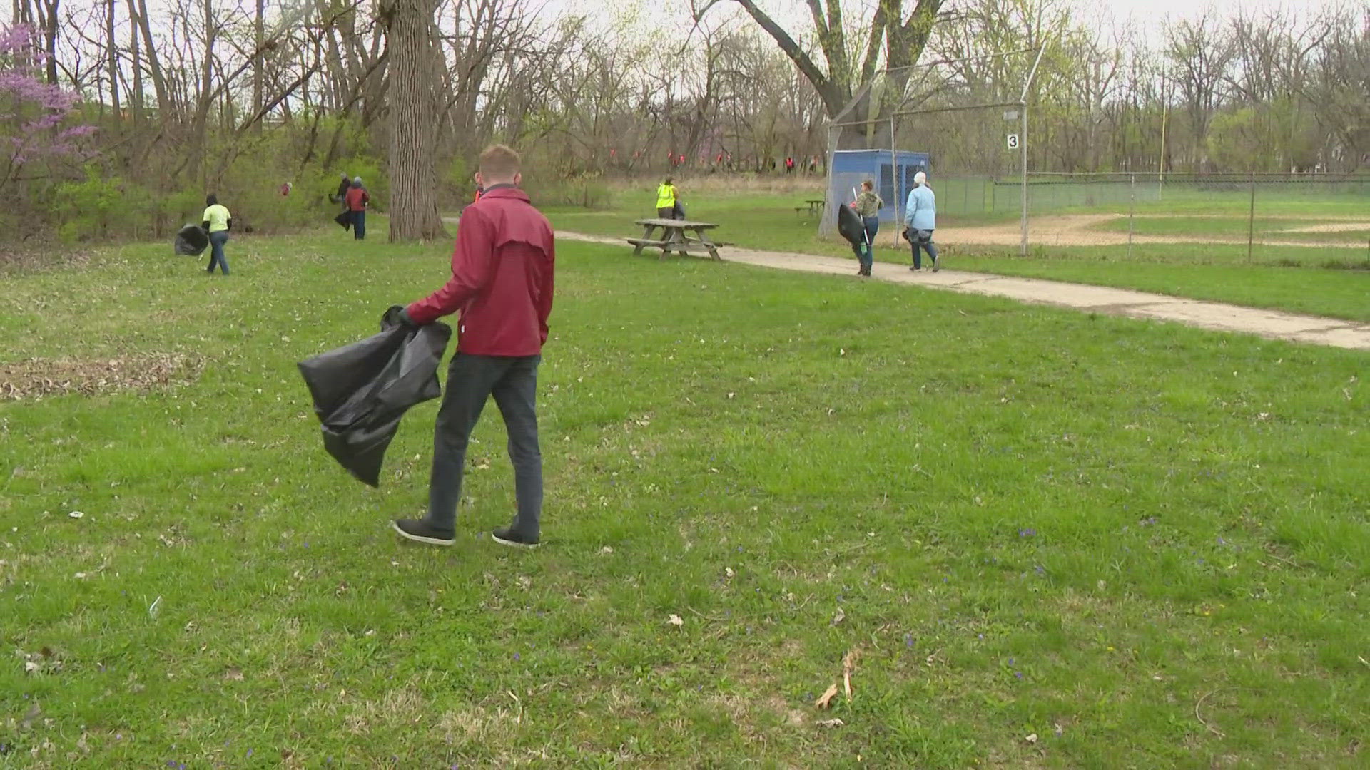 Keep Indianapolis Beautiful leads litter cleanup event on city's south ...