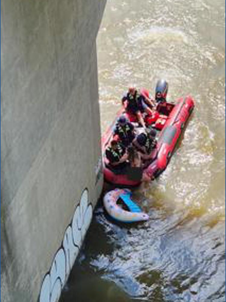 Police, firefighters rescue 3 girls trapped under bridge on Indy's ...