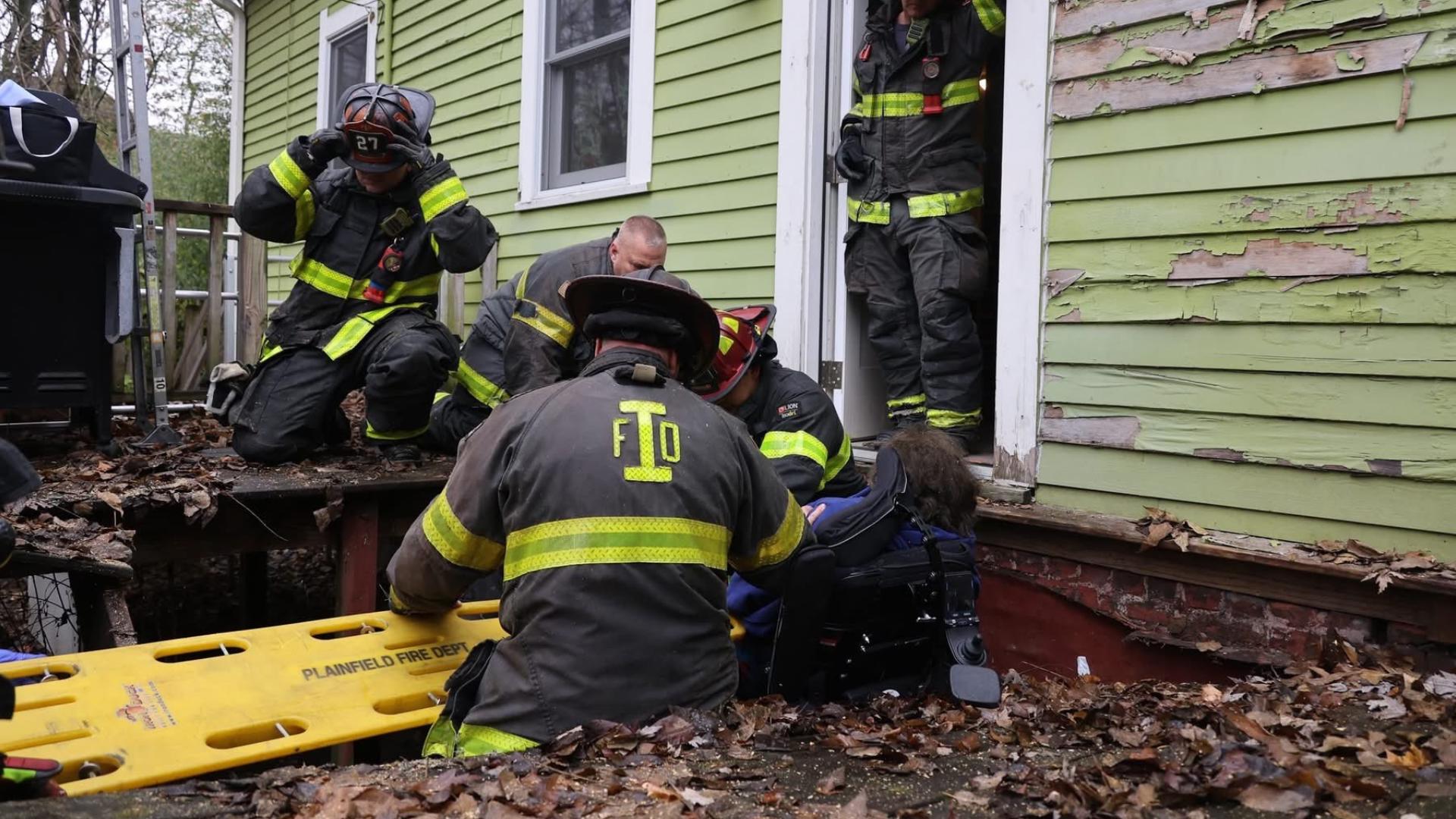 Indianapolis Fire Department crew rescues wheelchair users from ...