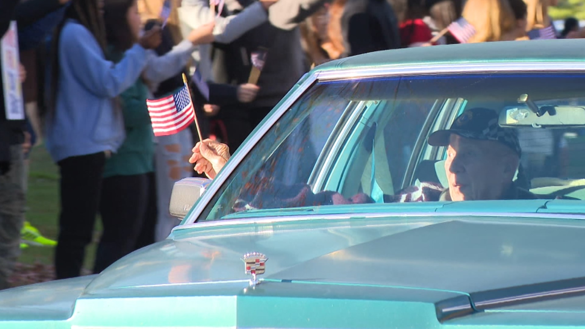 Speedway students honor local veterans at parade | wthr.com