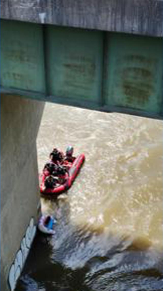 Police, firefighters rescue 3 girls trapped under bridge on Indy's ...