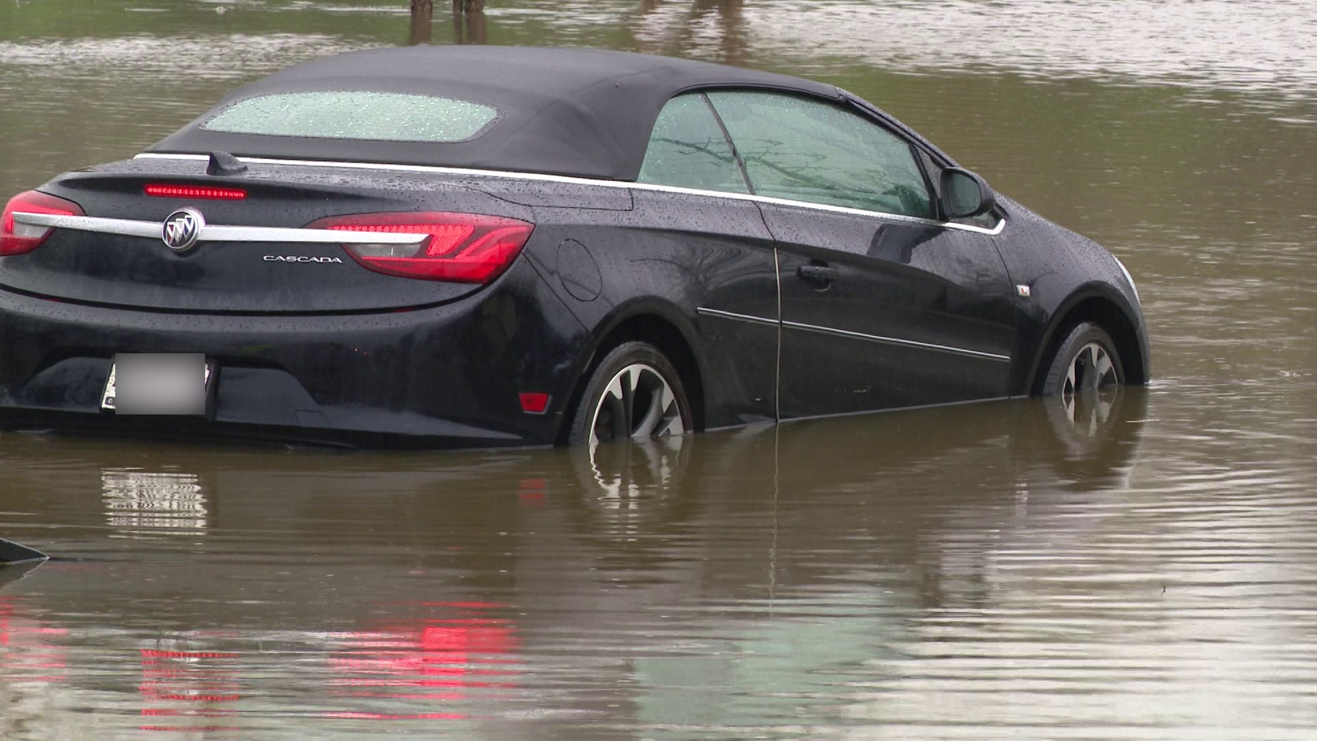Driver escapes flooded car on northeast side | wthr.com