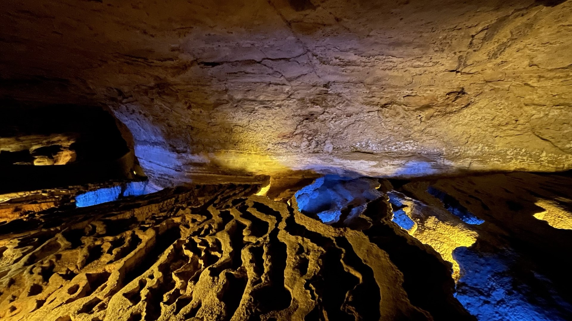 Chuck's Big Adventure: Indiana Cave Trail | wthr.com