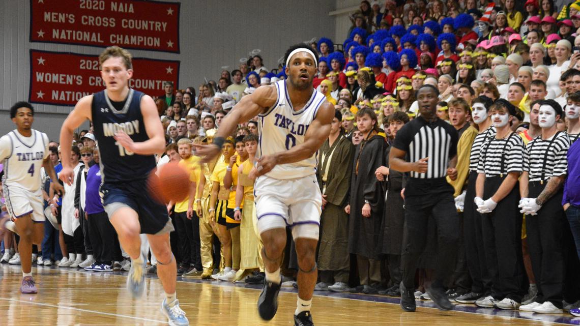 Taylor University routs Moody Bible in annual 'Silent Night' game ...