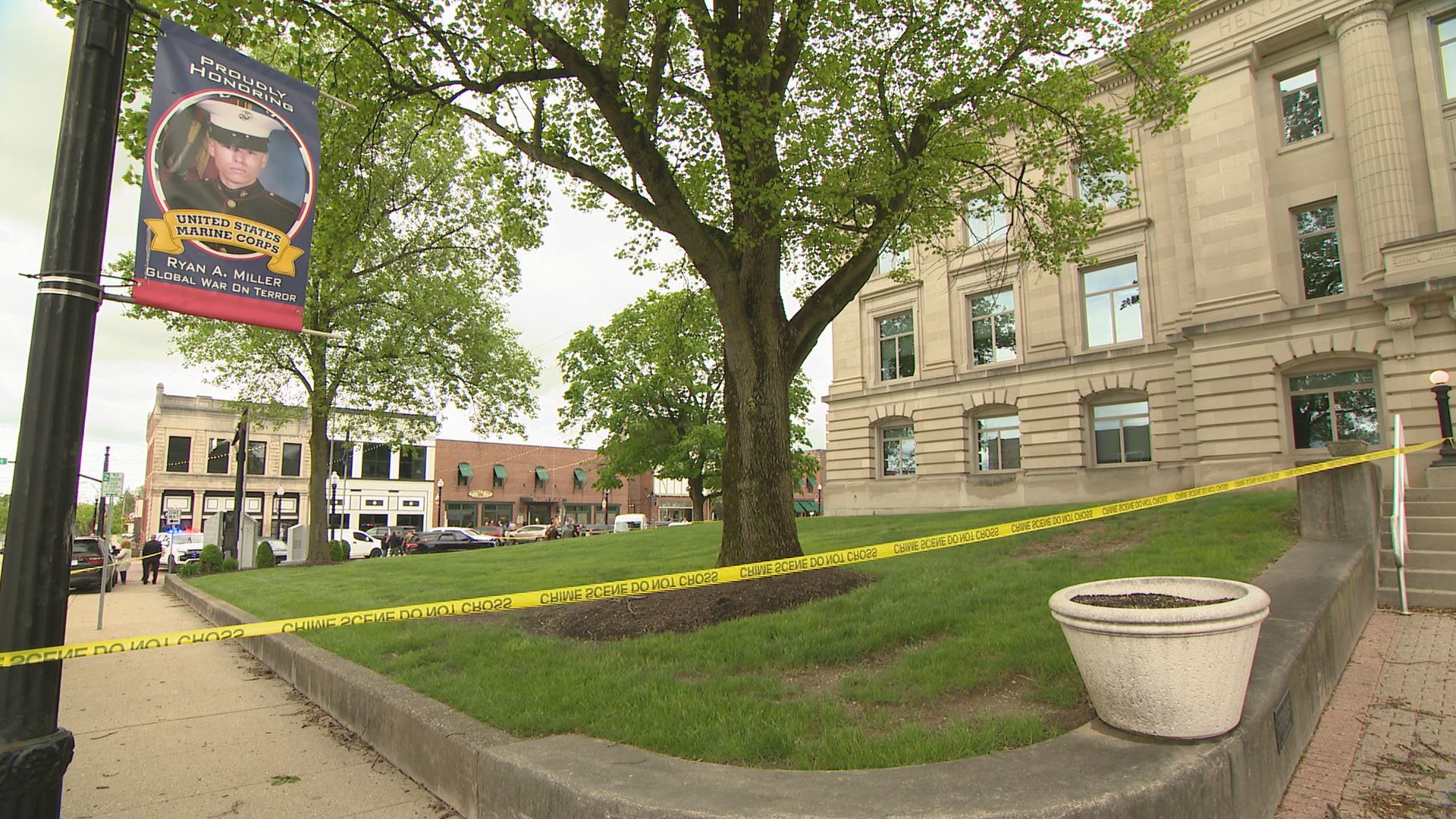 Prosecutor clears deputies who fatally shot man outside Hendricks Co ...